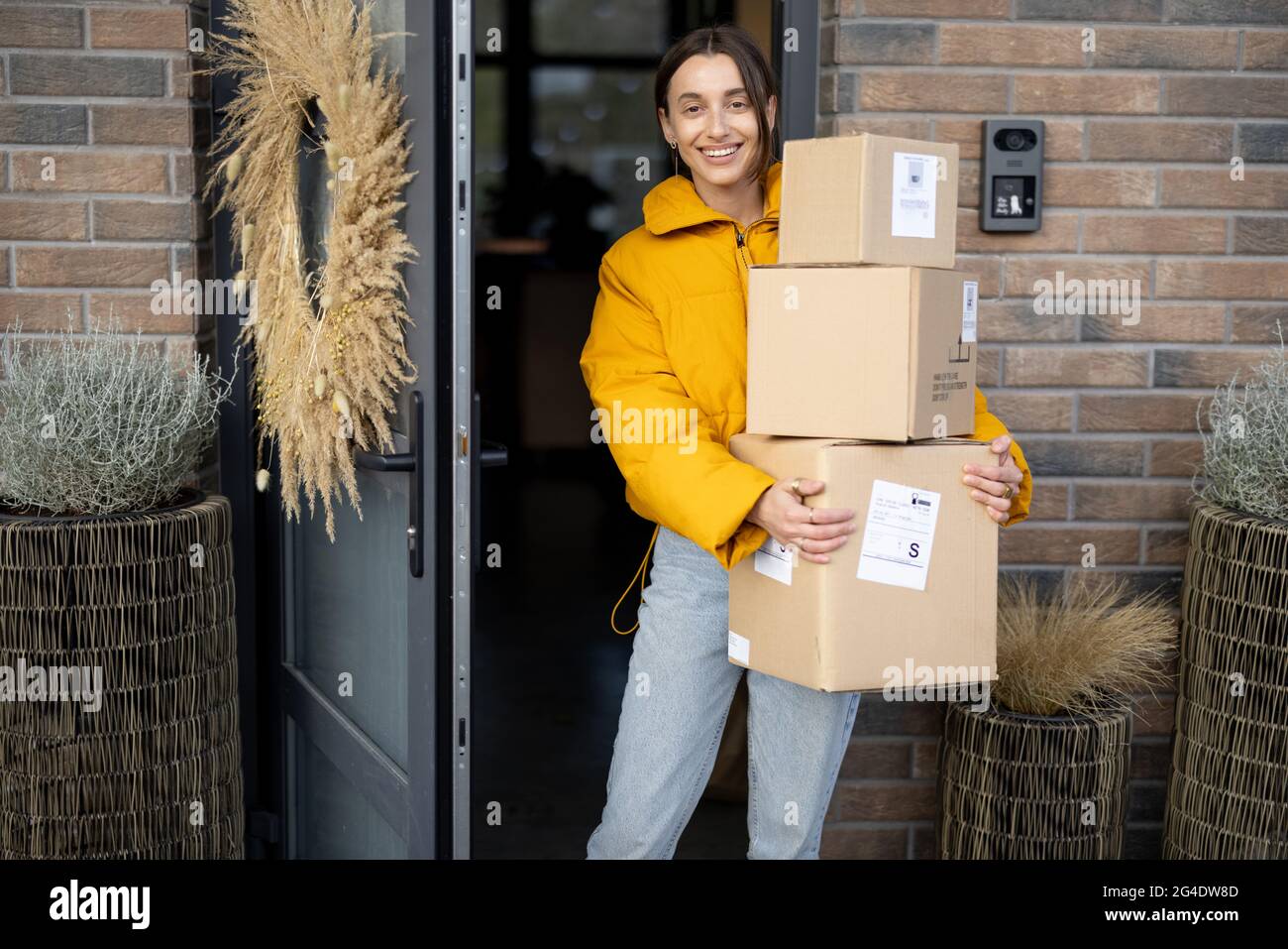 Receiving goods hi-res stock photography and images - Alamy