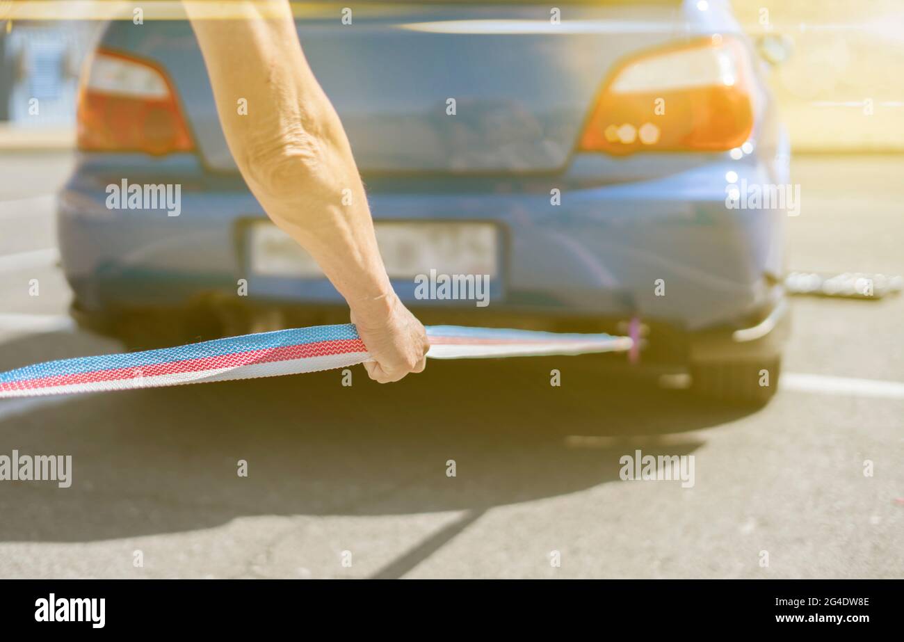 Broken tow rope hi-res stock photography and images - Alamy