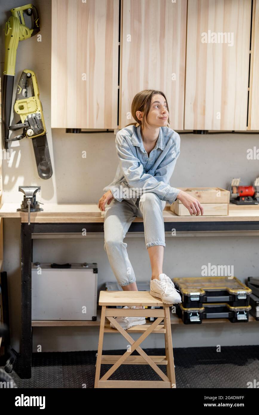 Home, repair, women hi-res stock photography and images - Alamy