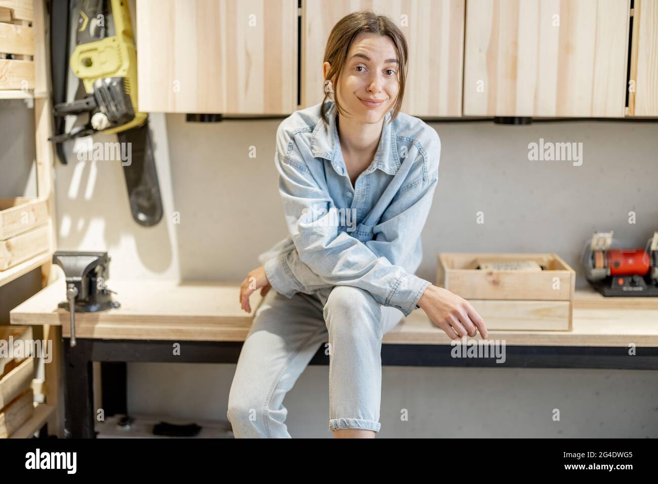 Handywoman in workshop garage hi-res stock photography and images - Alamy