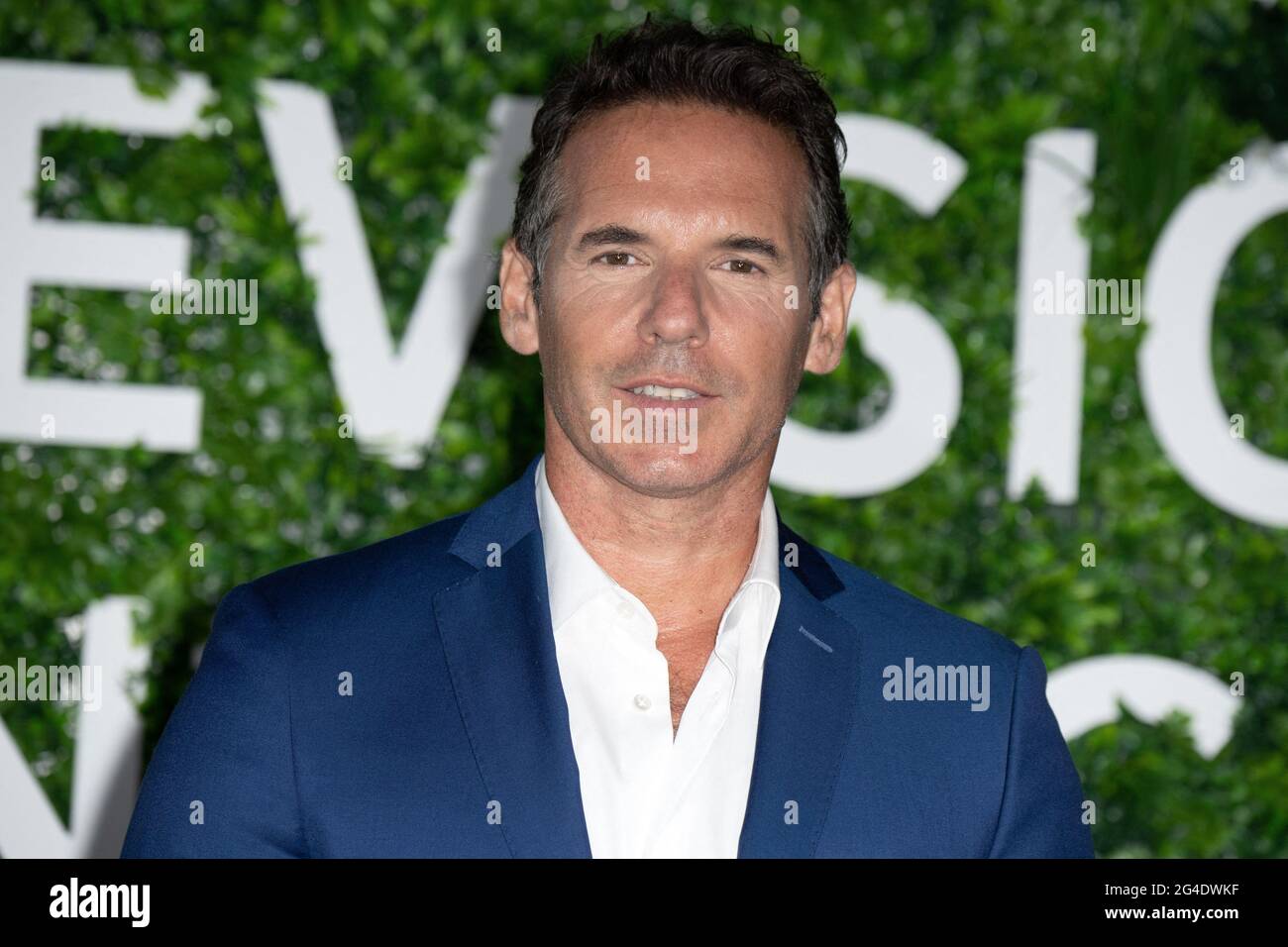 Jeremy Banster poses during a photocall for the TV show Meurtres sur ...
