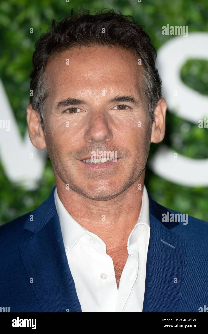 Jeremy Banster poses during a photocall for the TV show Meurtres sur ...