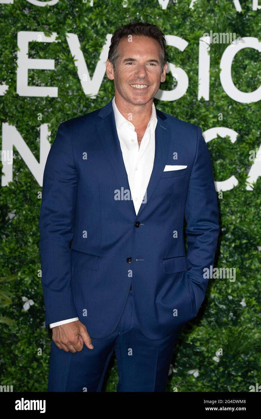 Jeremy Banster poses during a photocall for the TV show Meurtres sur ...