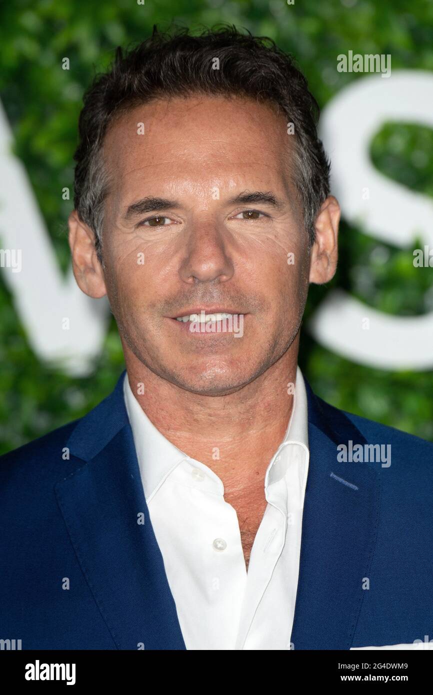 Jeremy Banster poses during a photocall for the TV show Meurtres sur ...