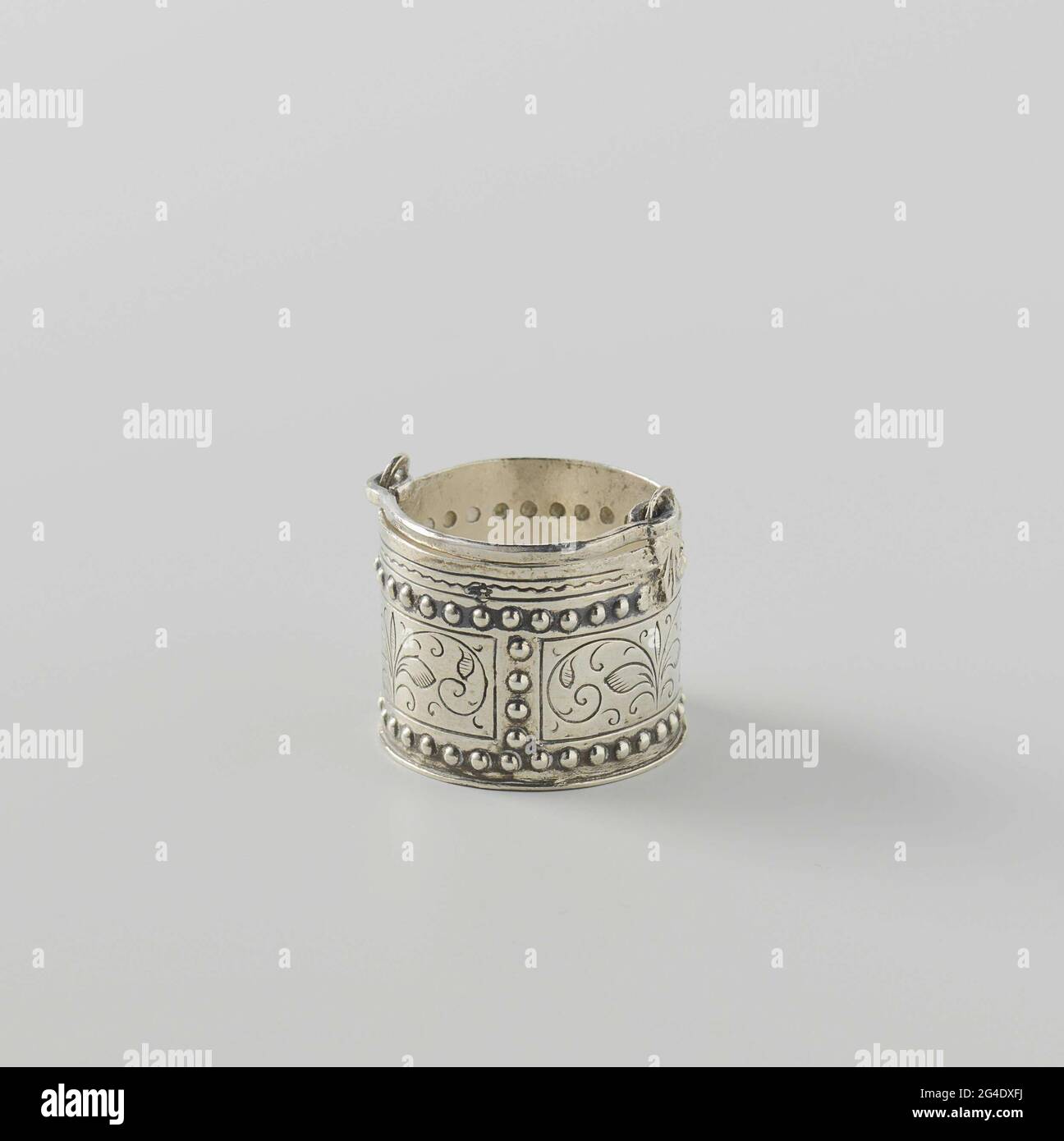 Cylindrical bucket hi-res stock photography and images - Alamy