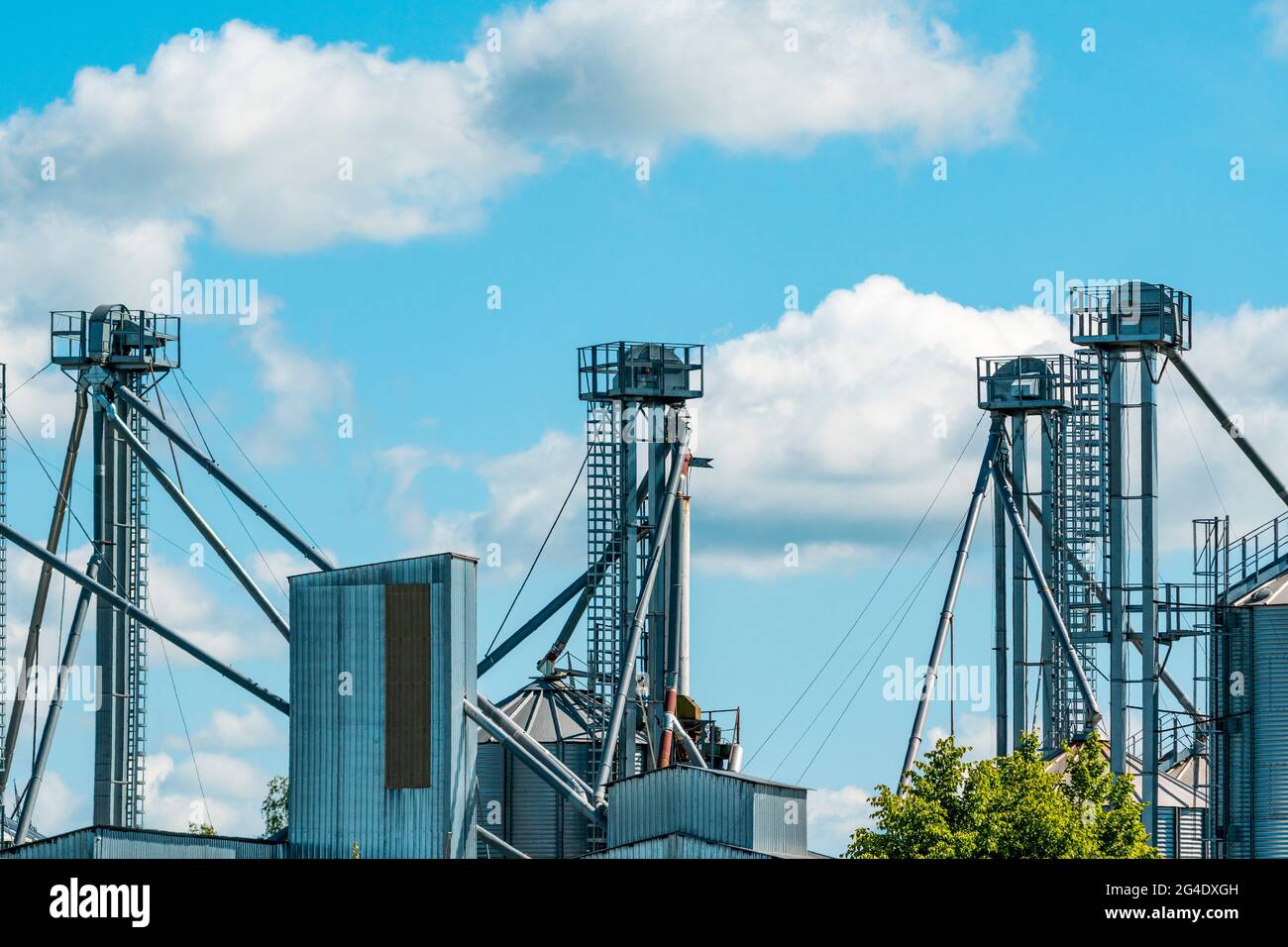 Modern granary hi-res stock photography and images - Alamy