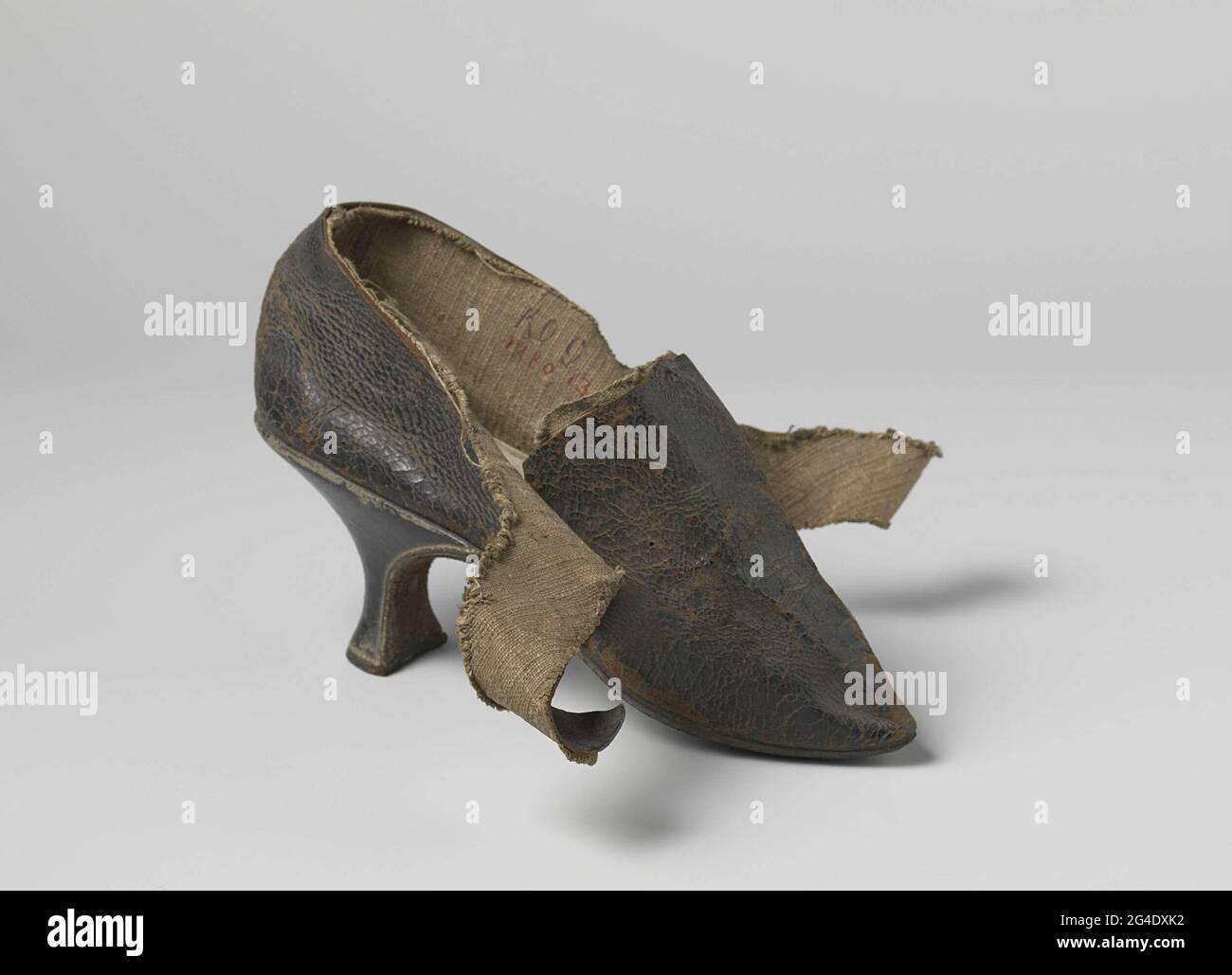 . Black leather shoe. Model: rounded nose, from three sheets: a cover ...