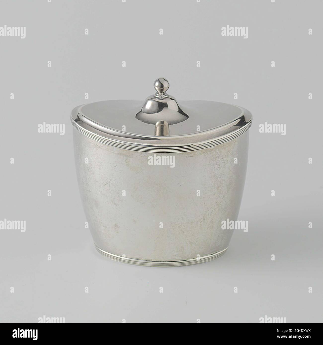 . The oval bus has a light vaulted, widening body, which slightly ...