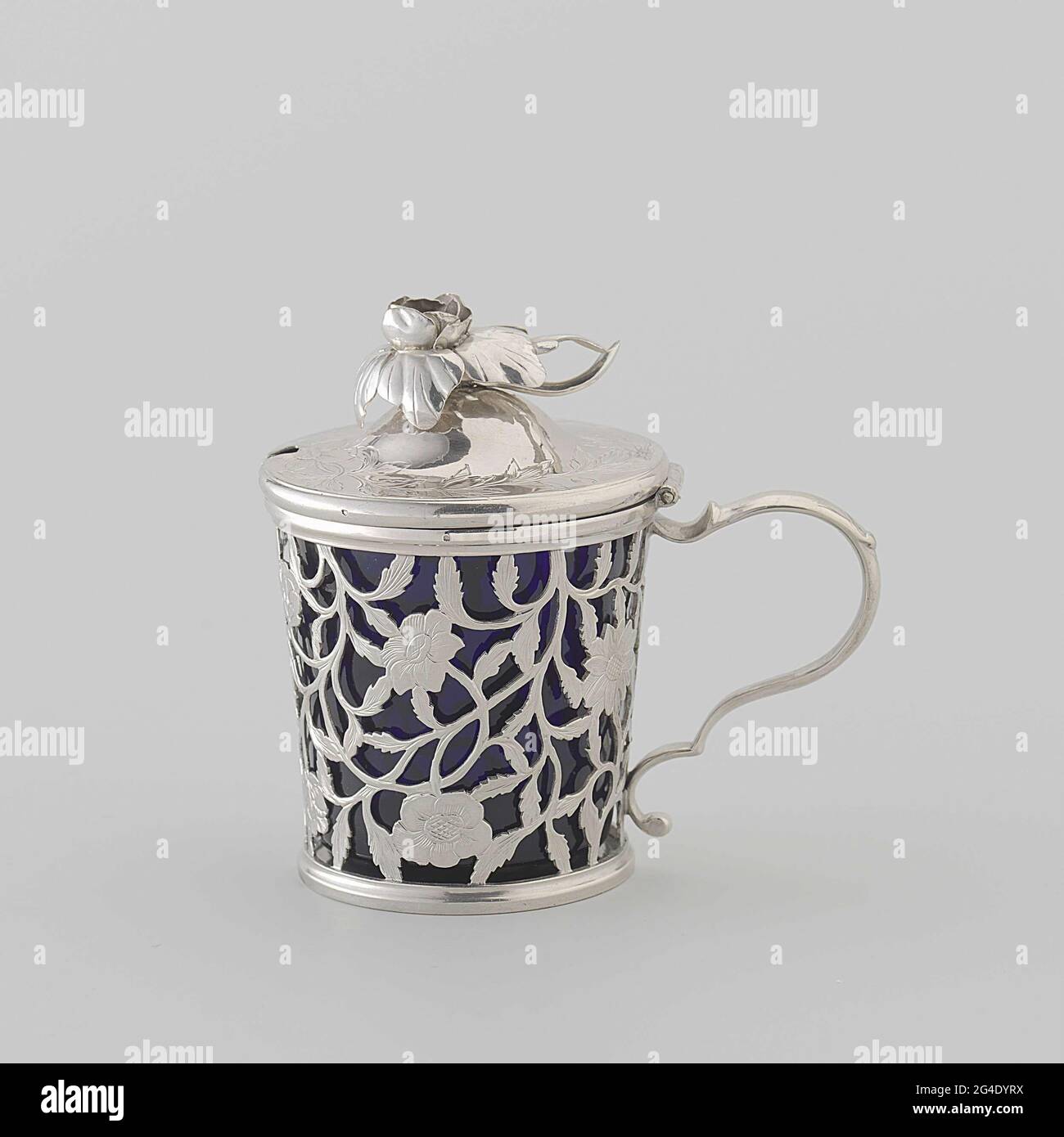 Hurled shape hi-res stock photography and images - Alamy