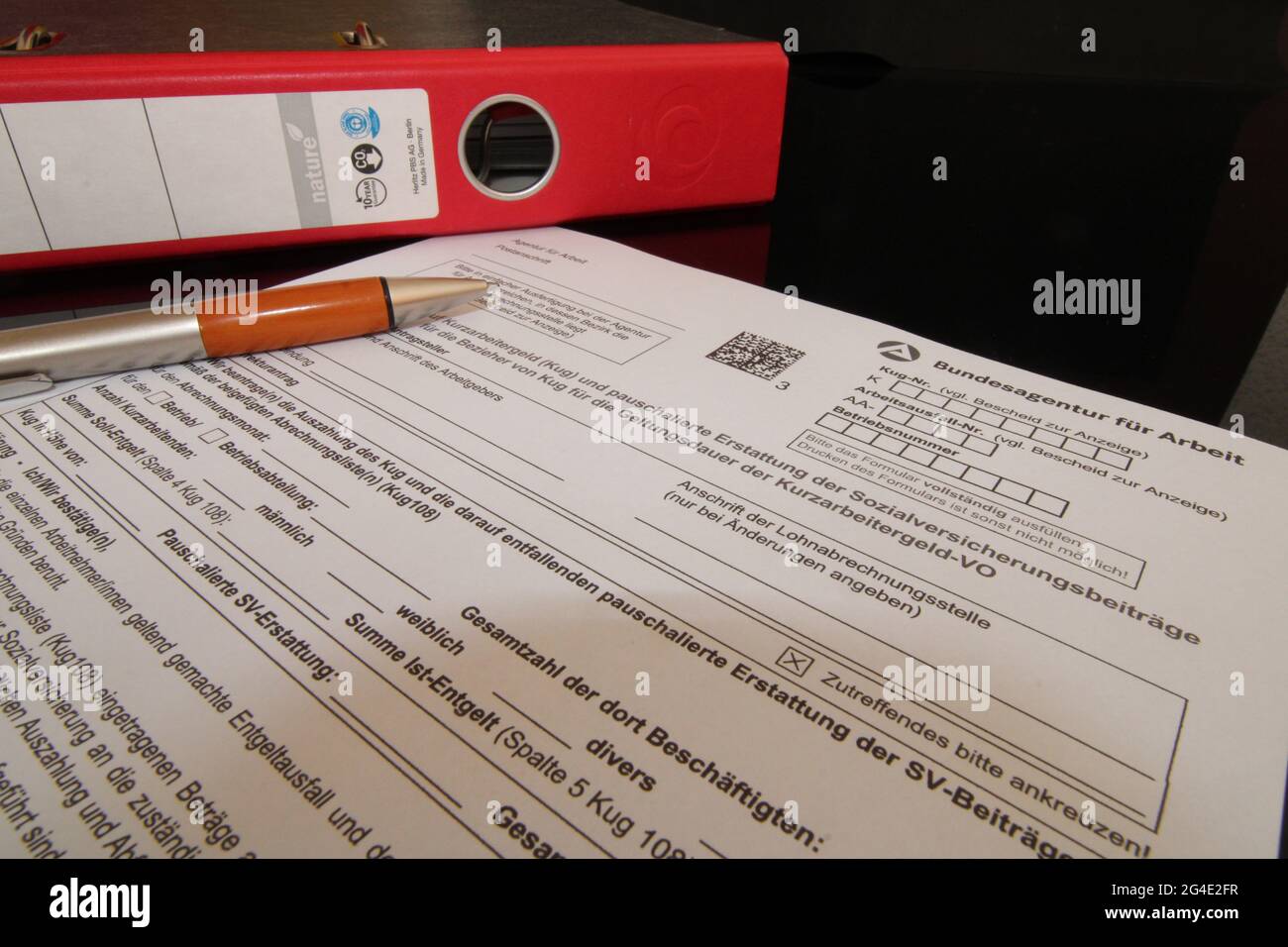 Symbolic image of short-time allowance (Germany): Close-up of a blank ...