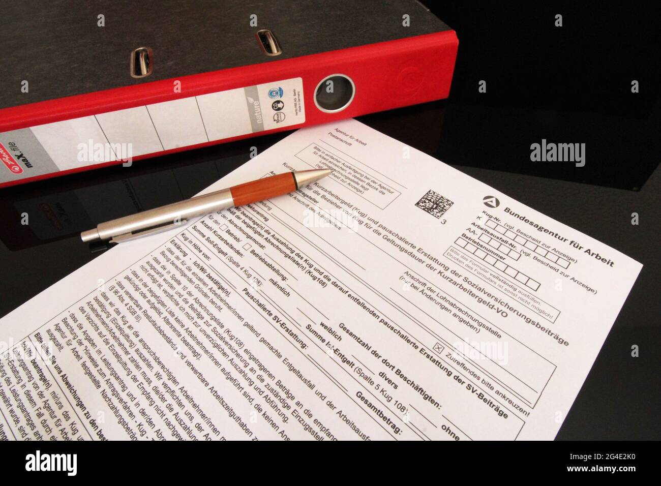 Symbolic image of short-time allowance (Germany): Close-up of a blank ...