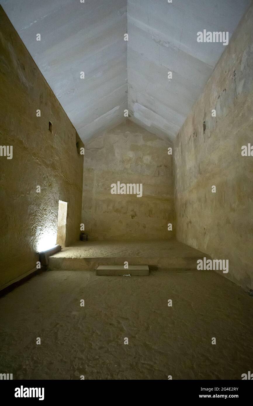 Inside pyramid of giza hi-res stock photography and images - Alamy