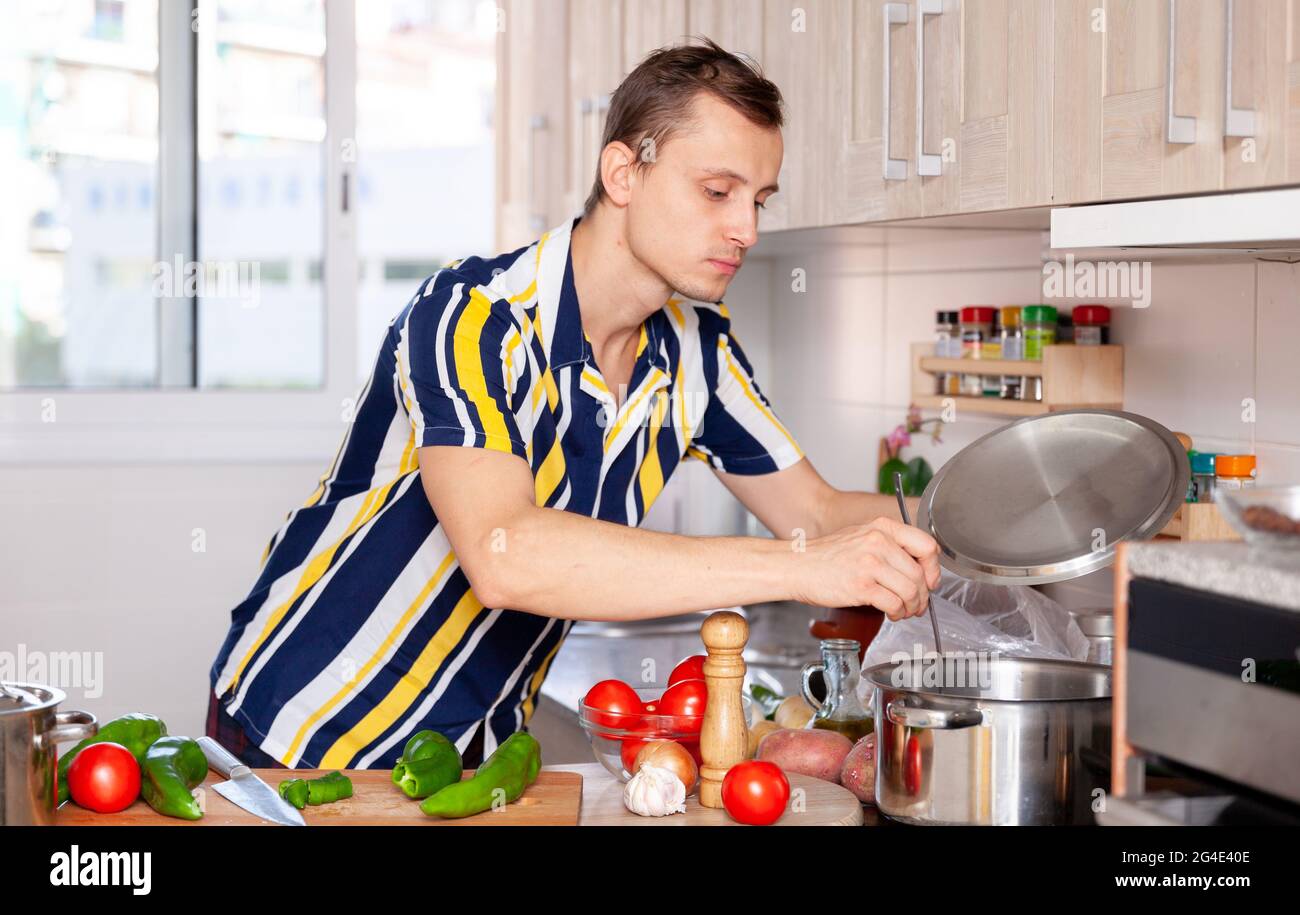 Man home portrait guy hi-res stock photography and images - Alamy