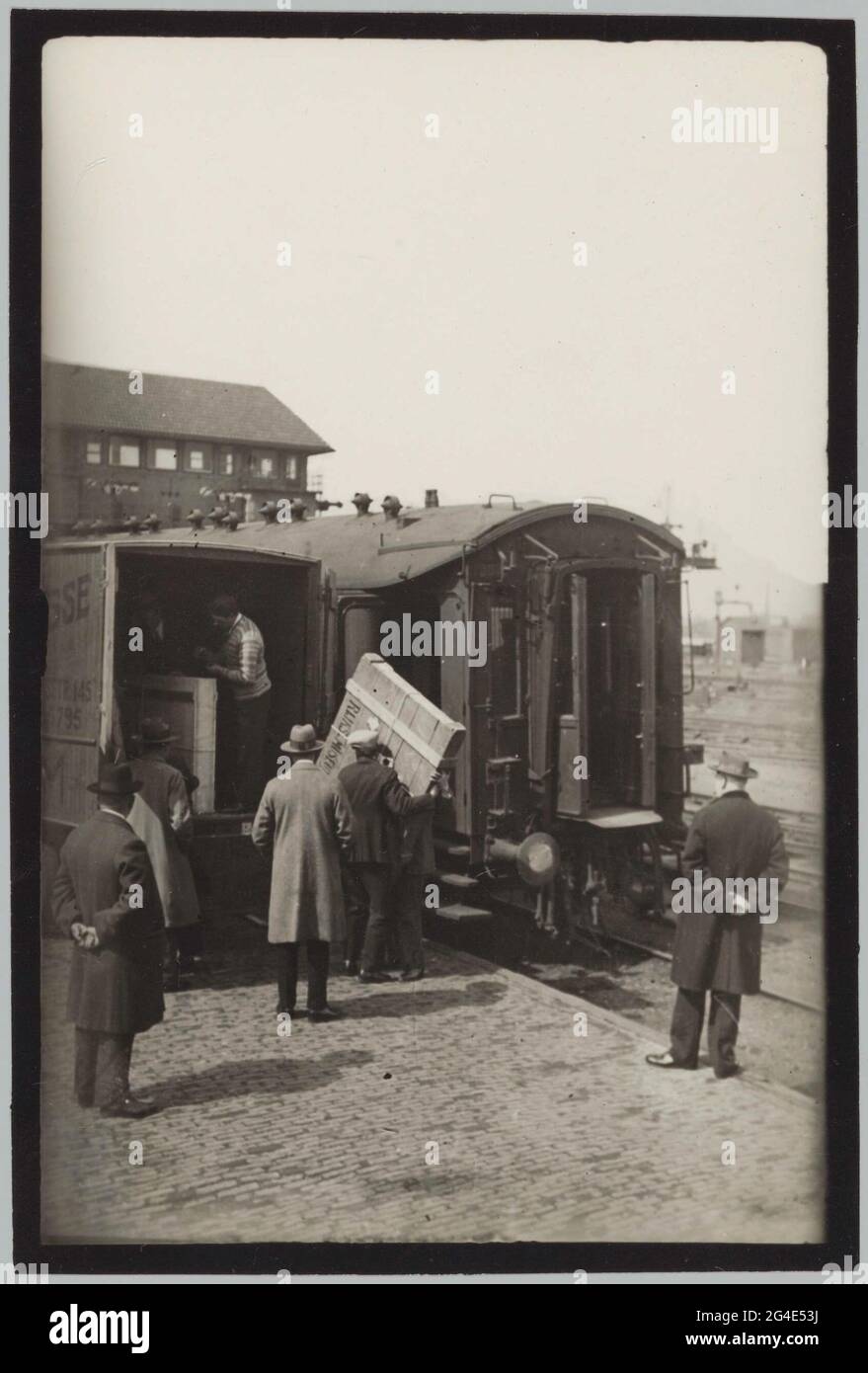Train crates hi-res stock photography and images - Alamy