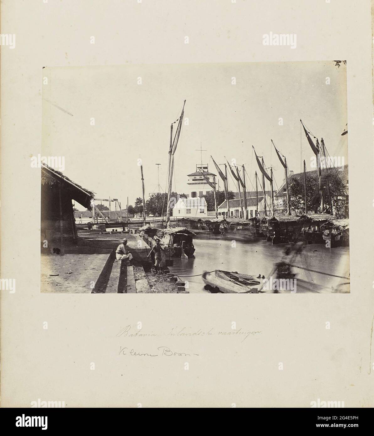 . Inland boats in the port of Batavia, left the small tree, right-hand ...