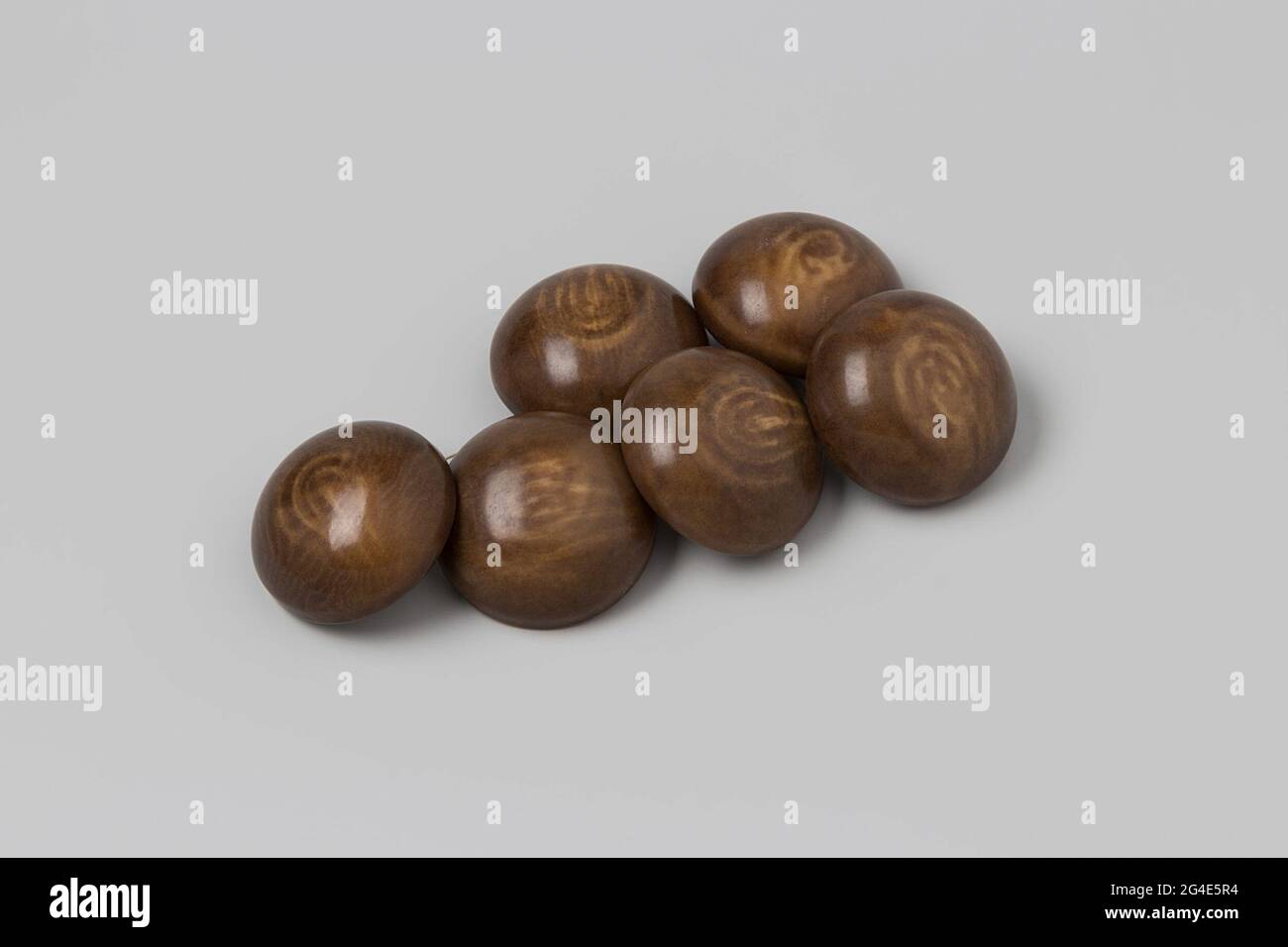 Six knots globe, from brown and beige plastic (celluloid?) With copper ...