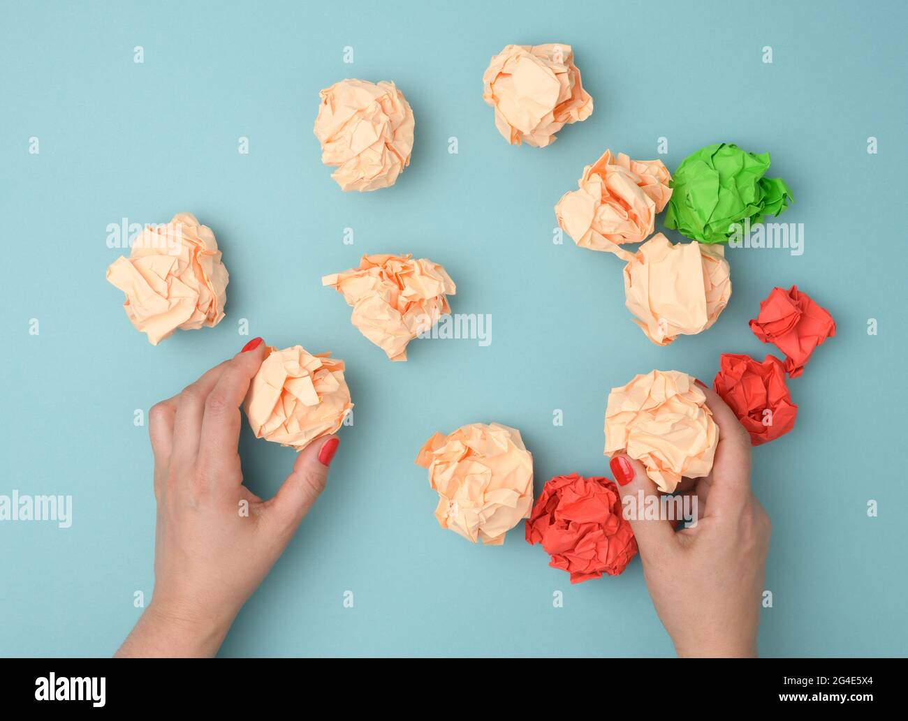 Hand hold crumpled sheets hi-res stock photography and images - Alamy