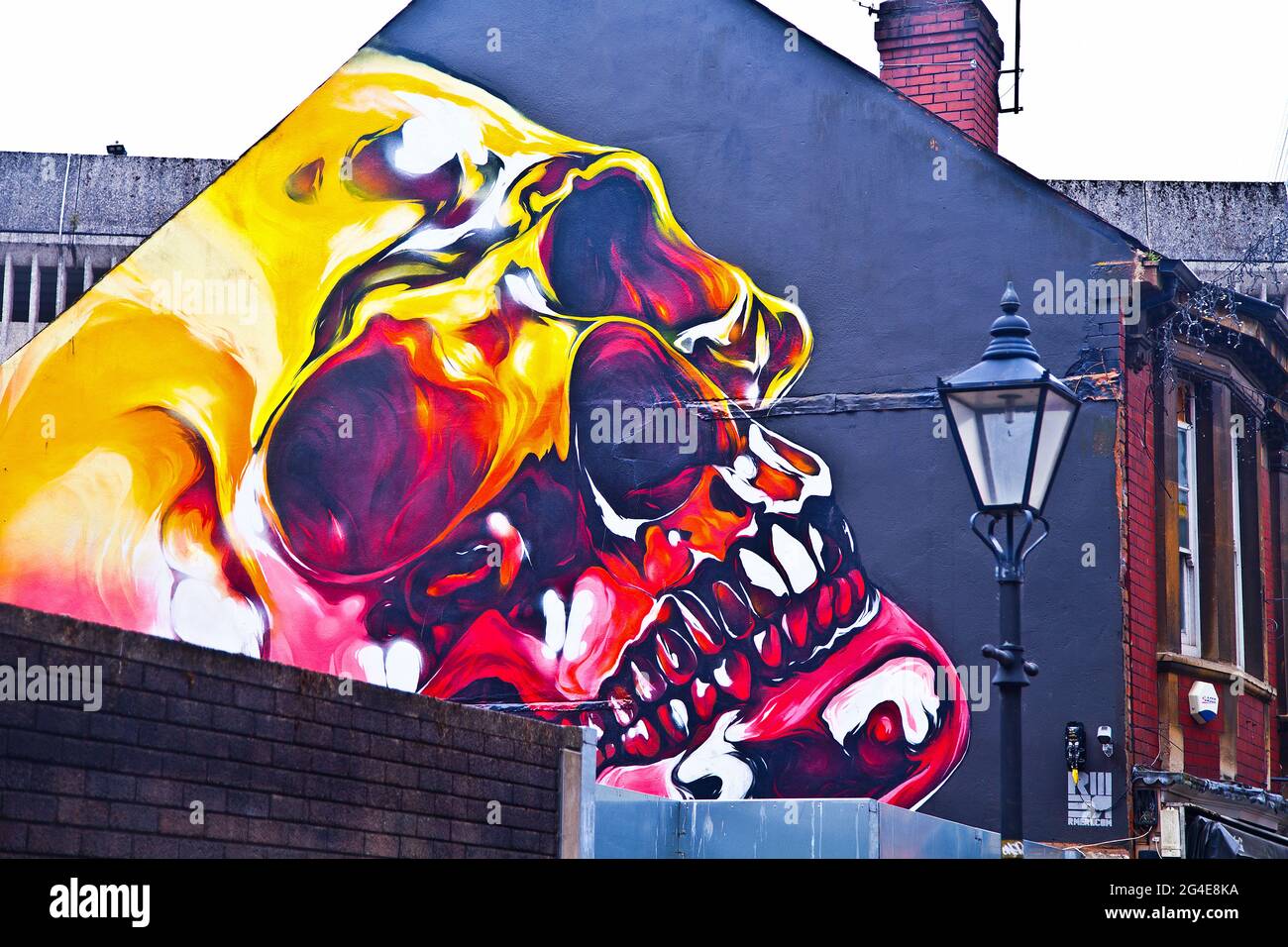 Colourful skull mural in Cardiff Stock Photo - Alamy