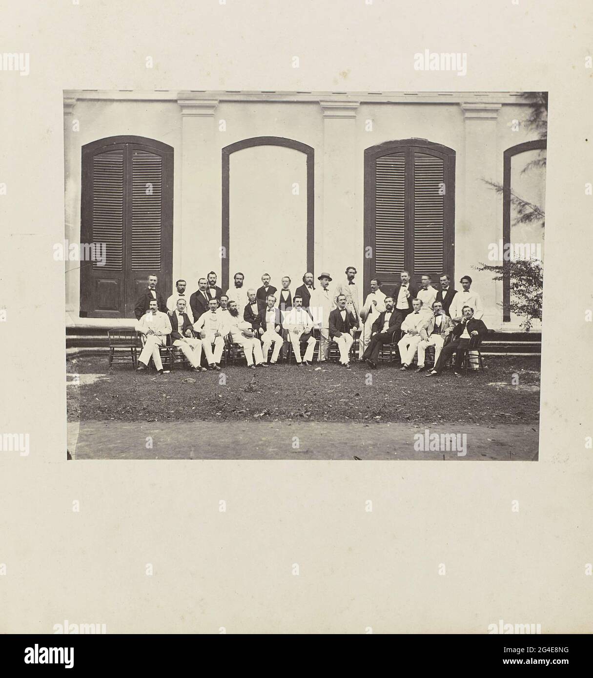 Red batavia garden hi-res stock photography and images - Alamy