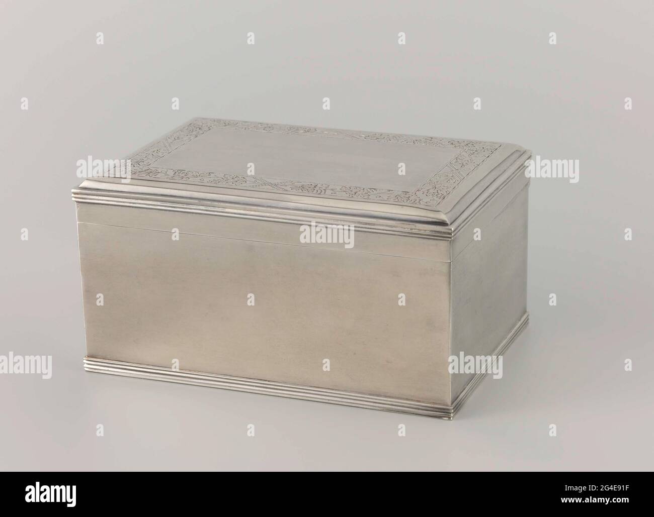 . Rectangular drum of smooth silver with hinged lid. Signature and ...