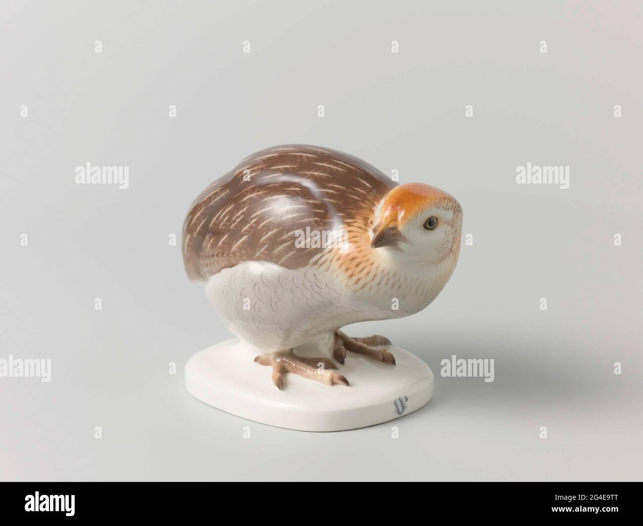 . Decorative object of porcelain in the shape of a young quail, on oval ...