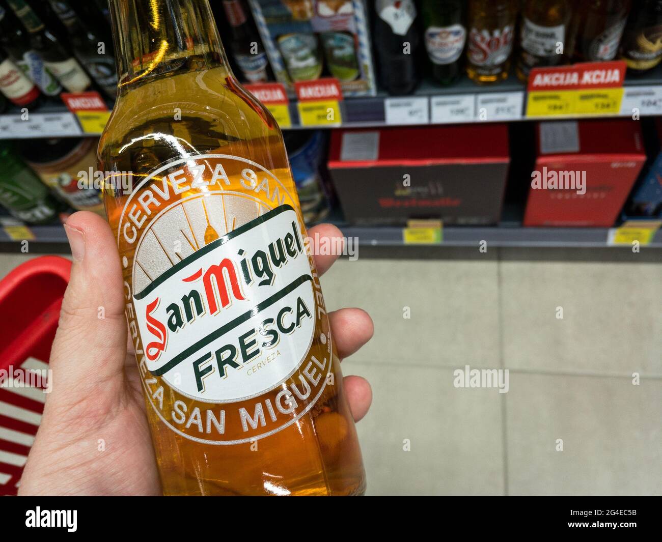 Picture of a bottle of beer with the logo of Cerveza San Miguel for ...
