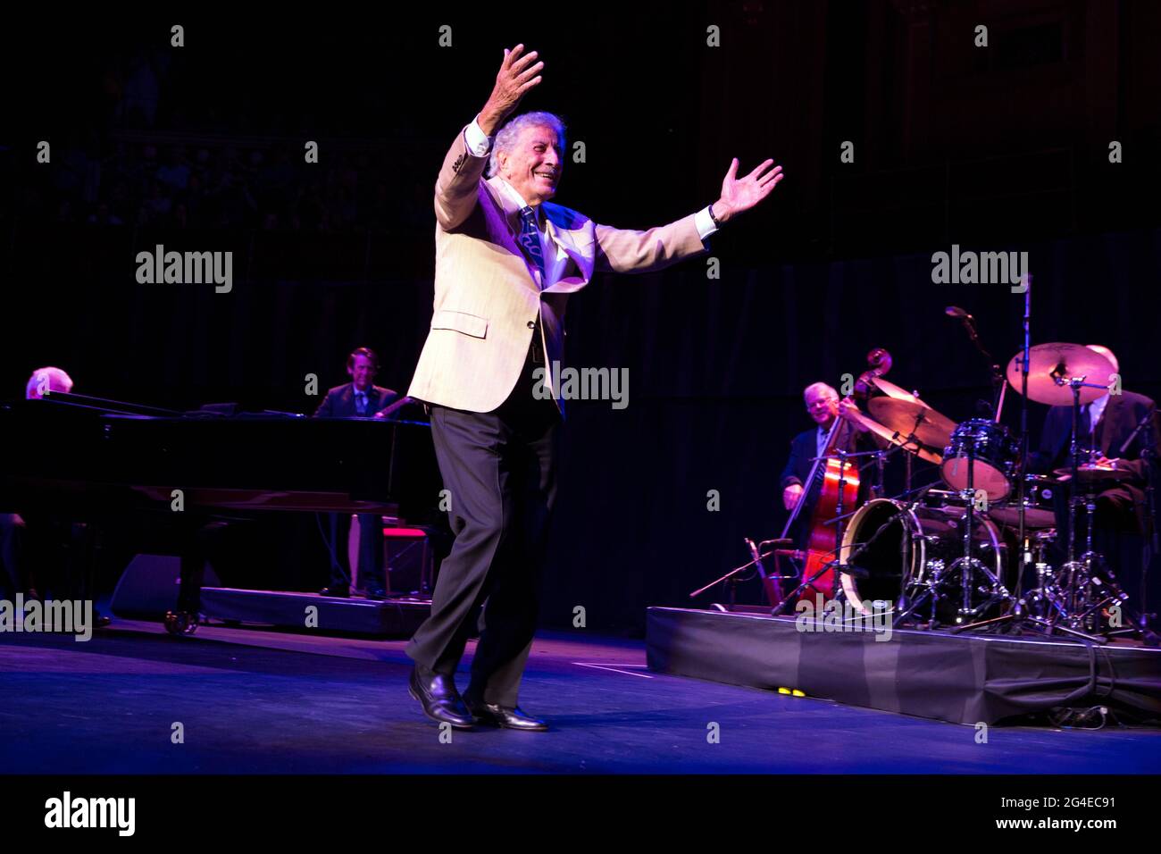 Tony Bennett performing at the Royal Albert Hall in London Stock Photo ...