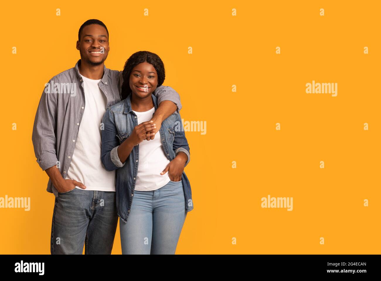Young black couple embracing hi-res stock photography and images - Alamy