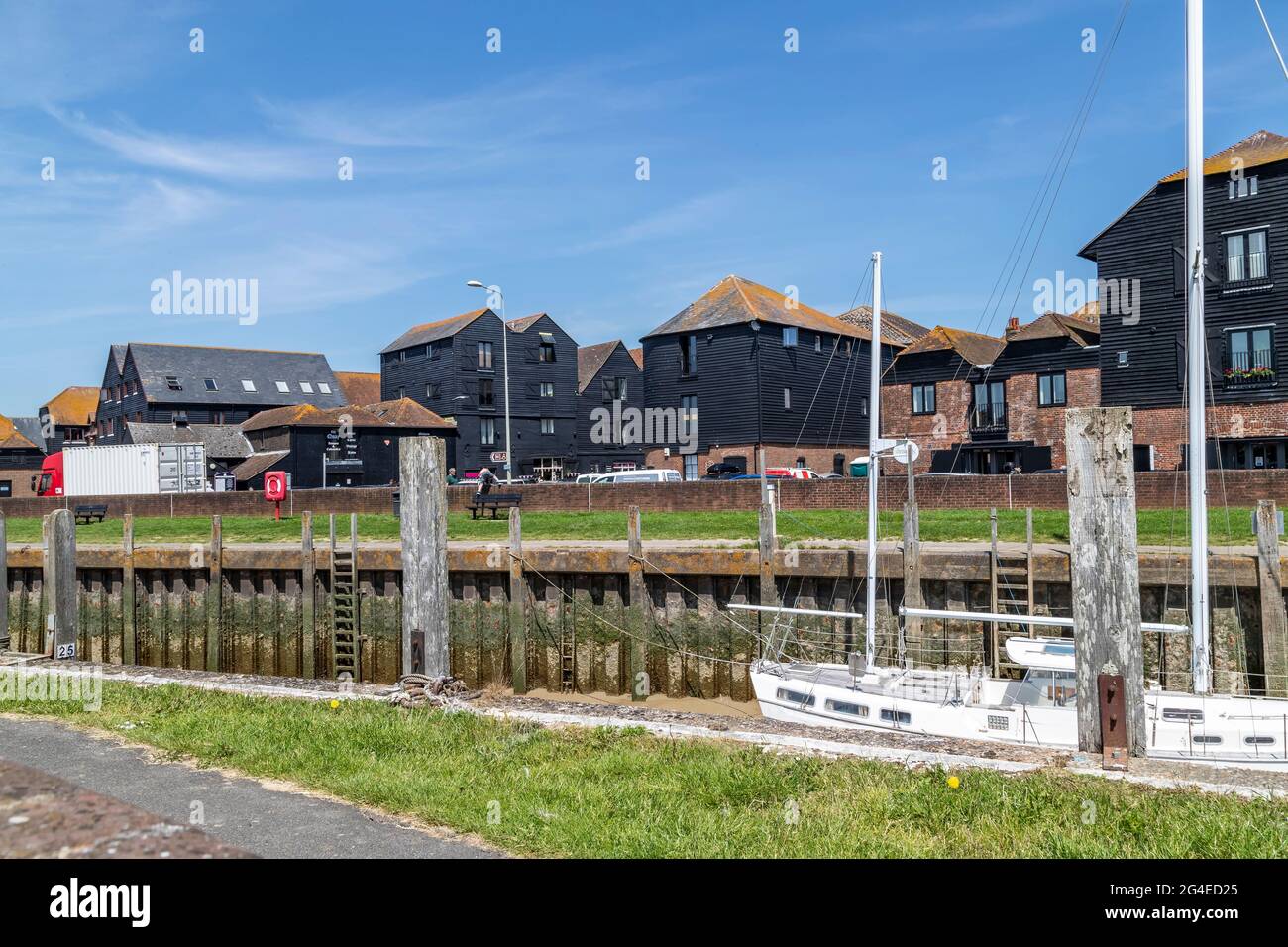 The river Brede at low tide on the outskirsts of the town centre, Rye ...