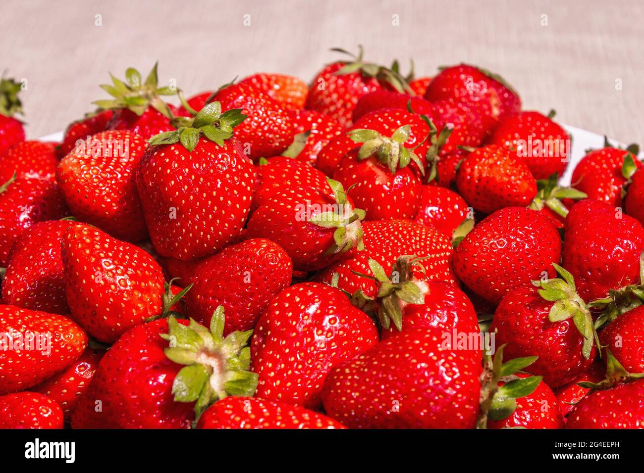 Strawberry background. Fresh ripe fruits, summer food background ...