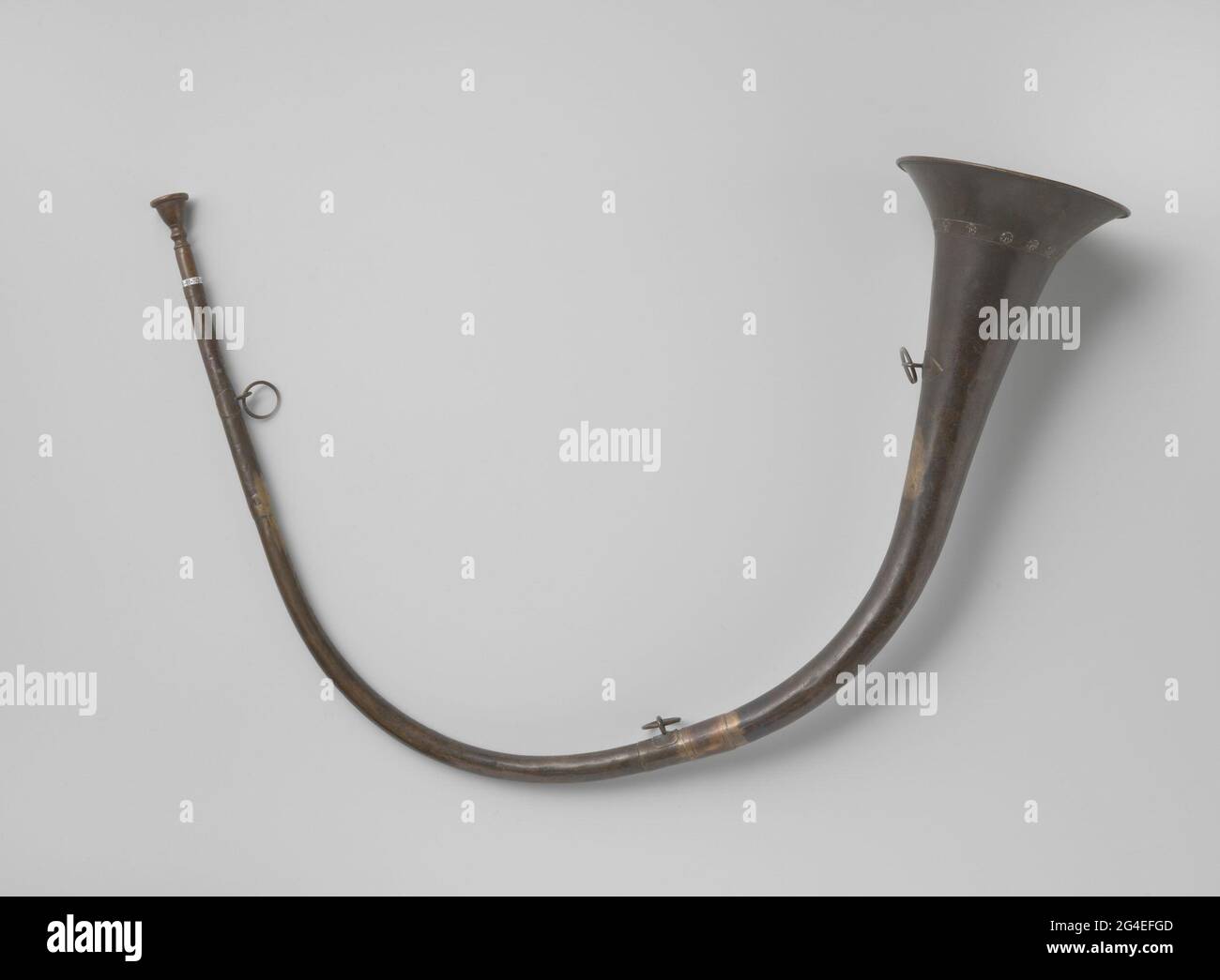 Hunting horn. Copper hunting horn Stock Photo - Alamy