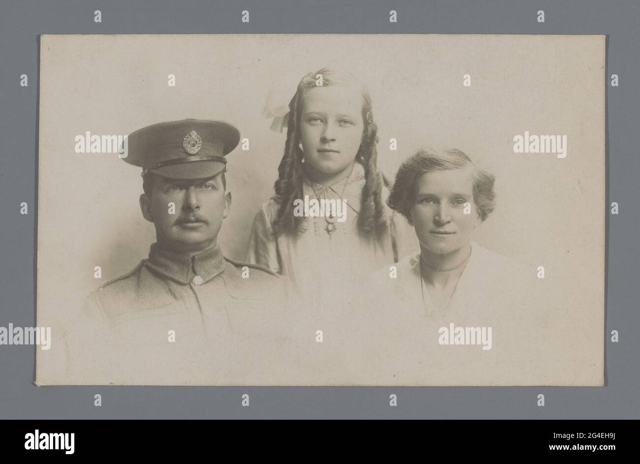 Portrait of an unknown family Stock Photo - Alamy