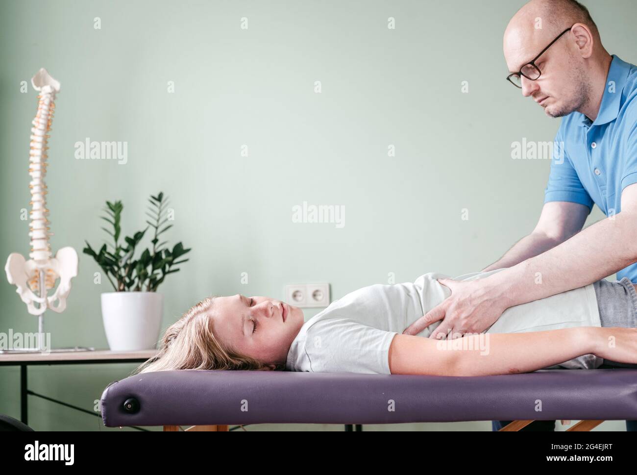 Ostheopath practitioner releasing the diaphragm of a female patient ...