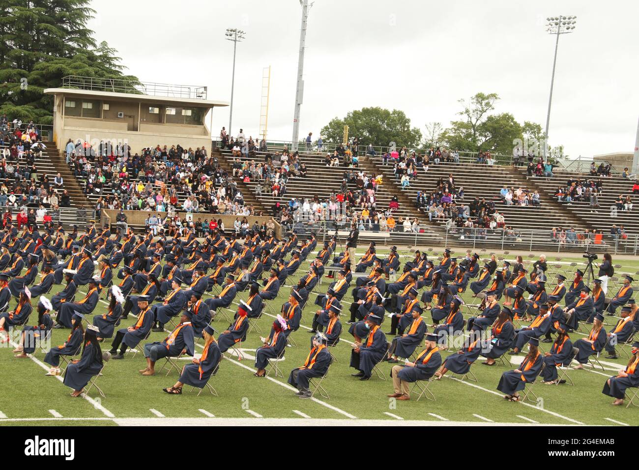 High school graduation ceremony hi-res stock photography and images - Alamy