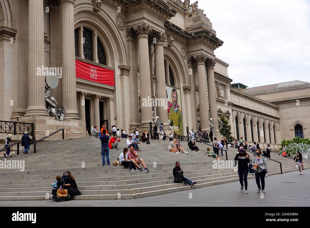 People on the steps of the Metropolitan Museum of Art, New York, NY ...