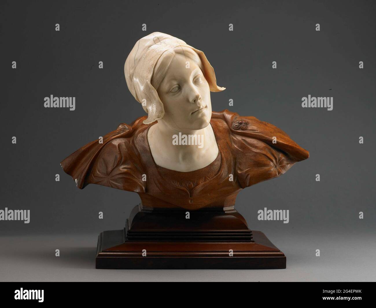 . Bust of "Nele", Compagnon of Tijl Uilenspiegel in the Roman of ...