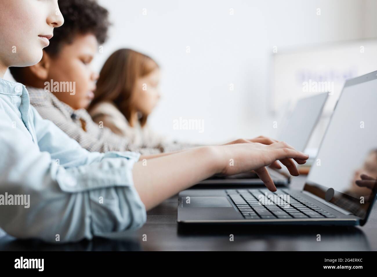 Children computers school hi-res stock photography and images - Alamy