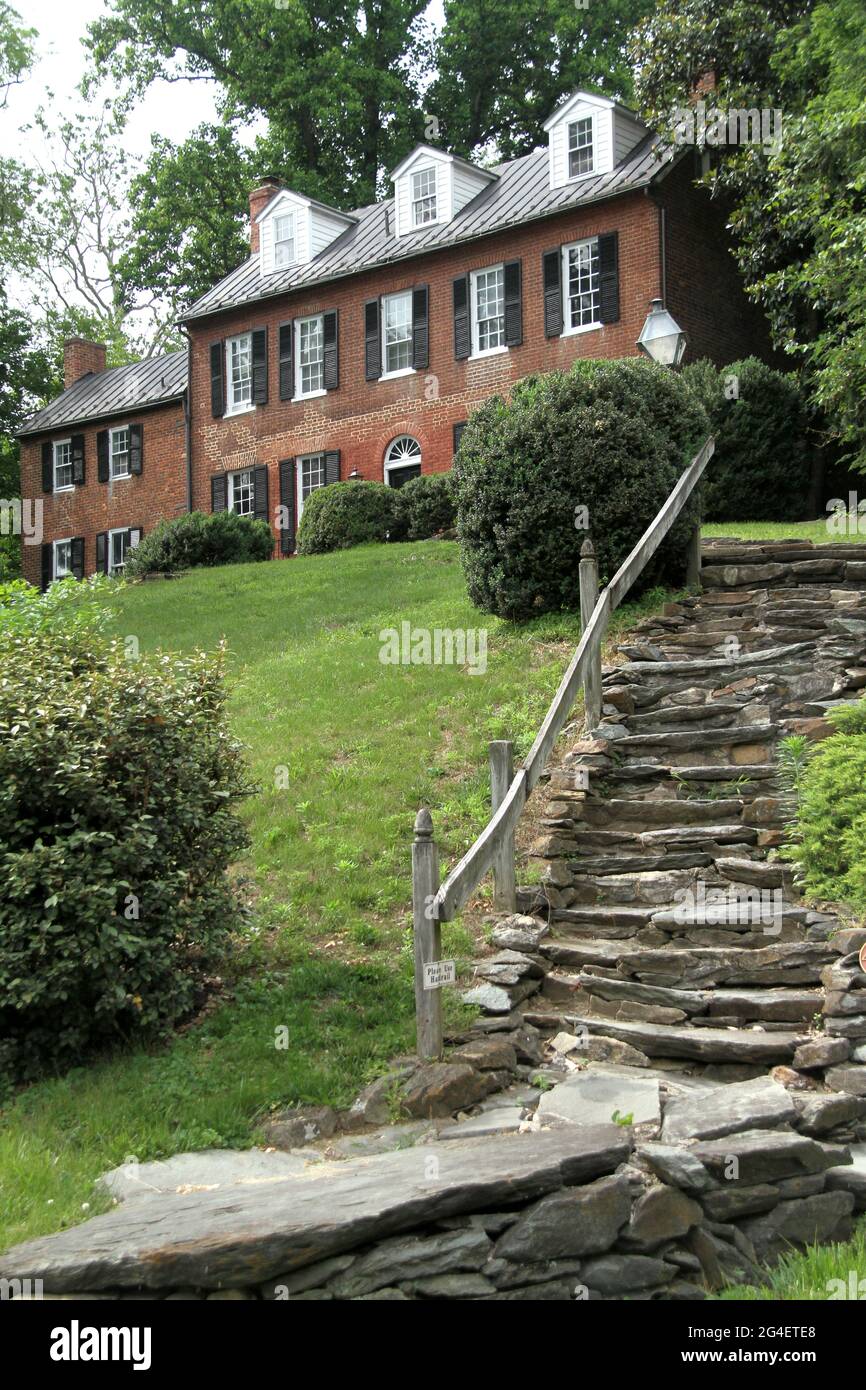 Large brick federal style house hi-res stock photography and images - Alamy