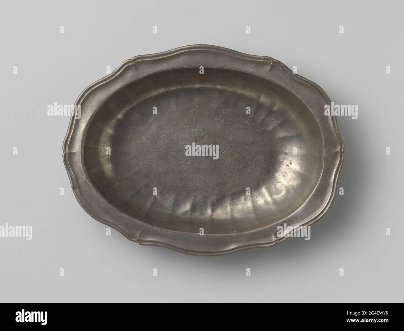 Oval dish with scalloped edge. Deep oval dish from tin. The flat is ...