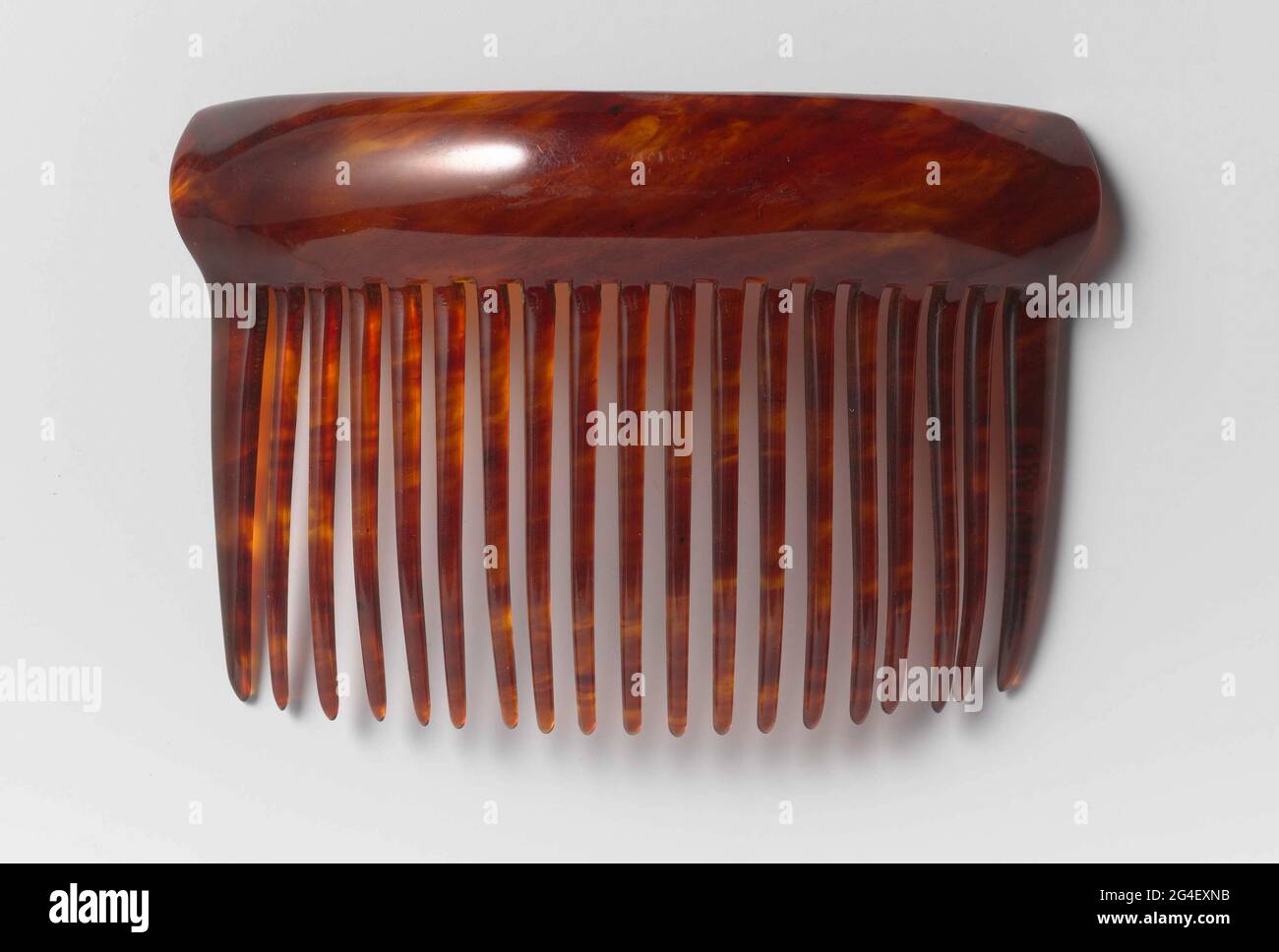 . Hair comb of imitation turtle with bulging, unmedged back, 19 teeth ...