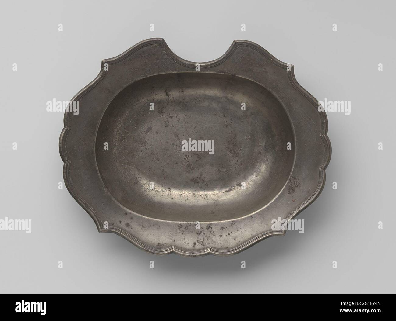 Shaving basin with scalloped edge. Tin shaving basin. The edge is ...