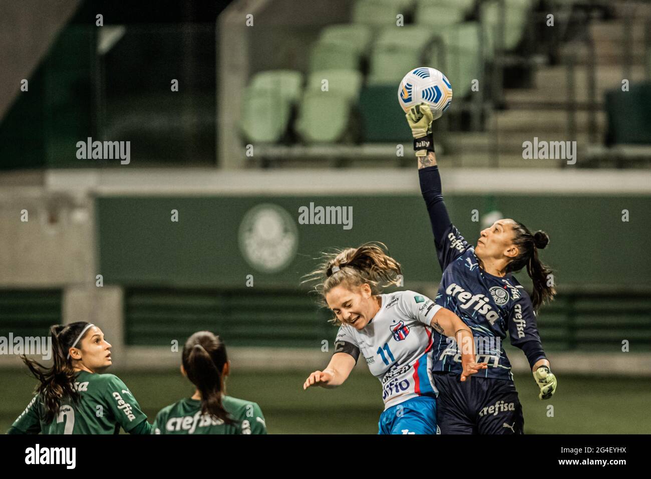 SÃO PAULO, SP - 20.06.2021: PALMEIRAS X NAPOLI - Jully in the match ...