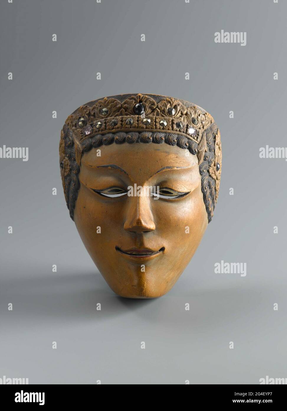 . Topeng mask, role: Gunung Sari, Prince of Kediri, decorated with ...