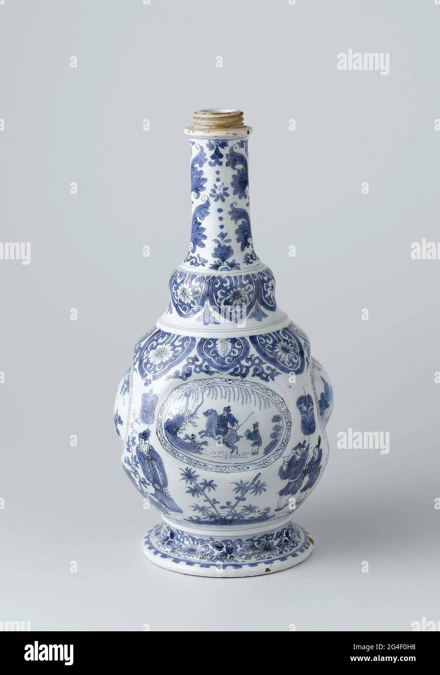 Antique chinoiserie porcelain hi-res stock photography and images - Alamy