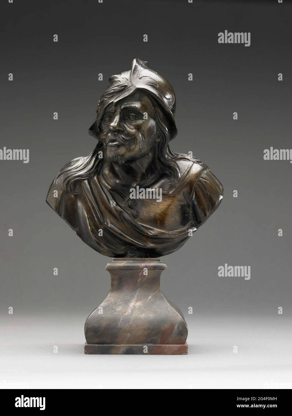 . The one-handed head with cynical facial expression shows heavy pleats ...