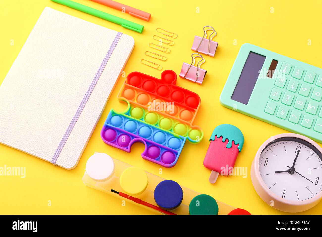 Popit pattern hi-res stock photography and images - Alamy