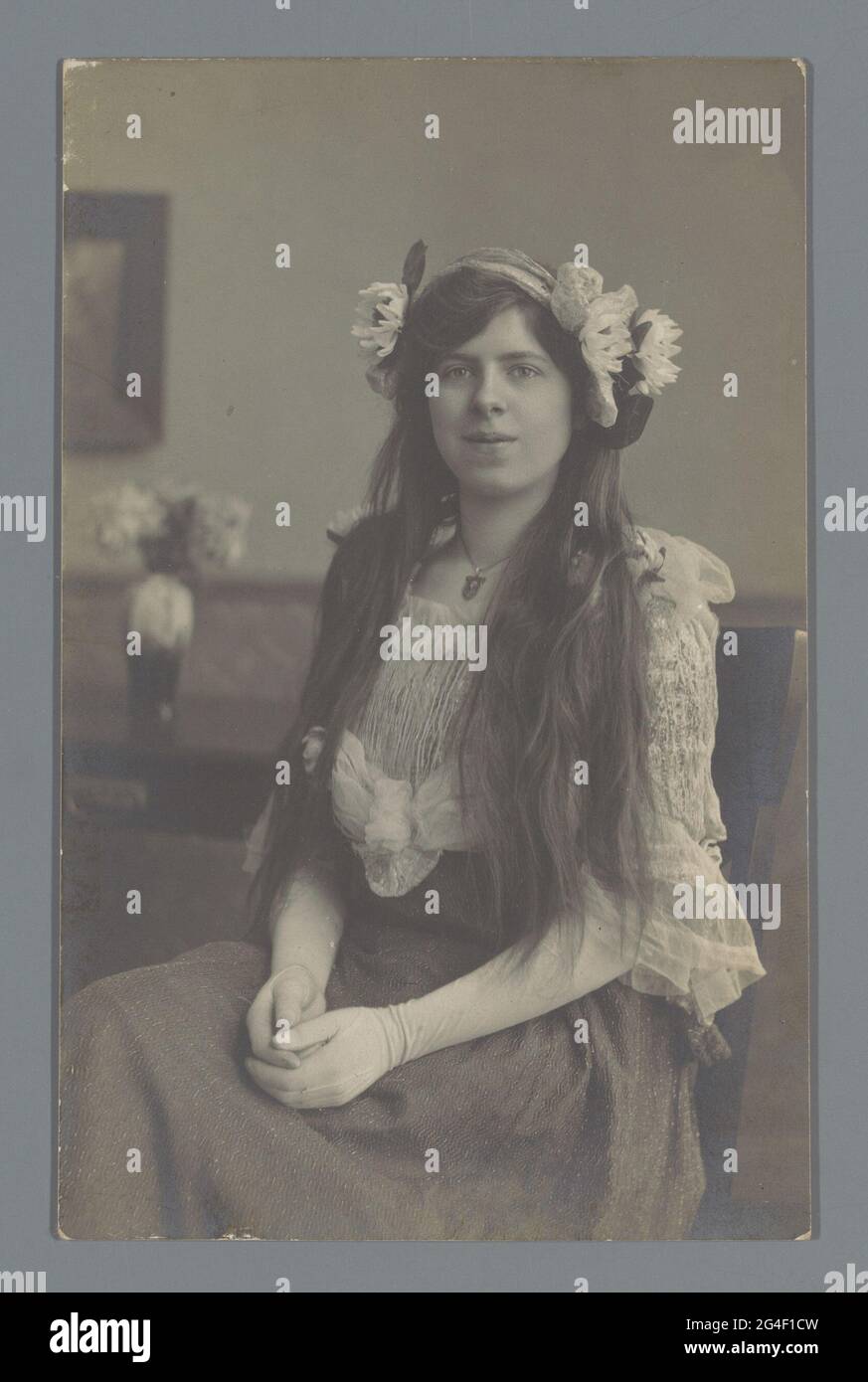 Unknown young lady hi-res stock photography and images - Alamy