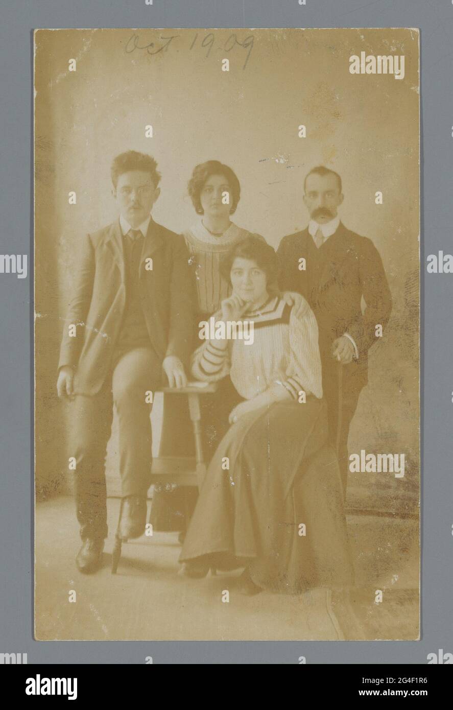 Studio portrait of an unknown family Stock Photo - Alamy