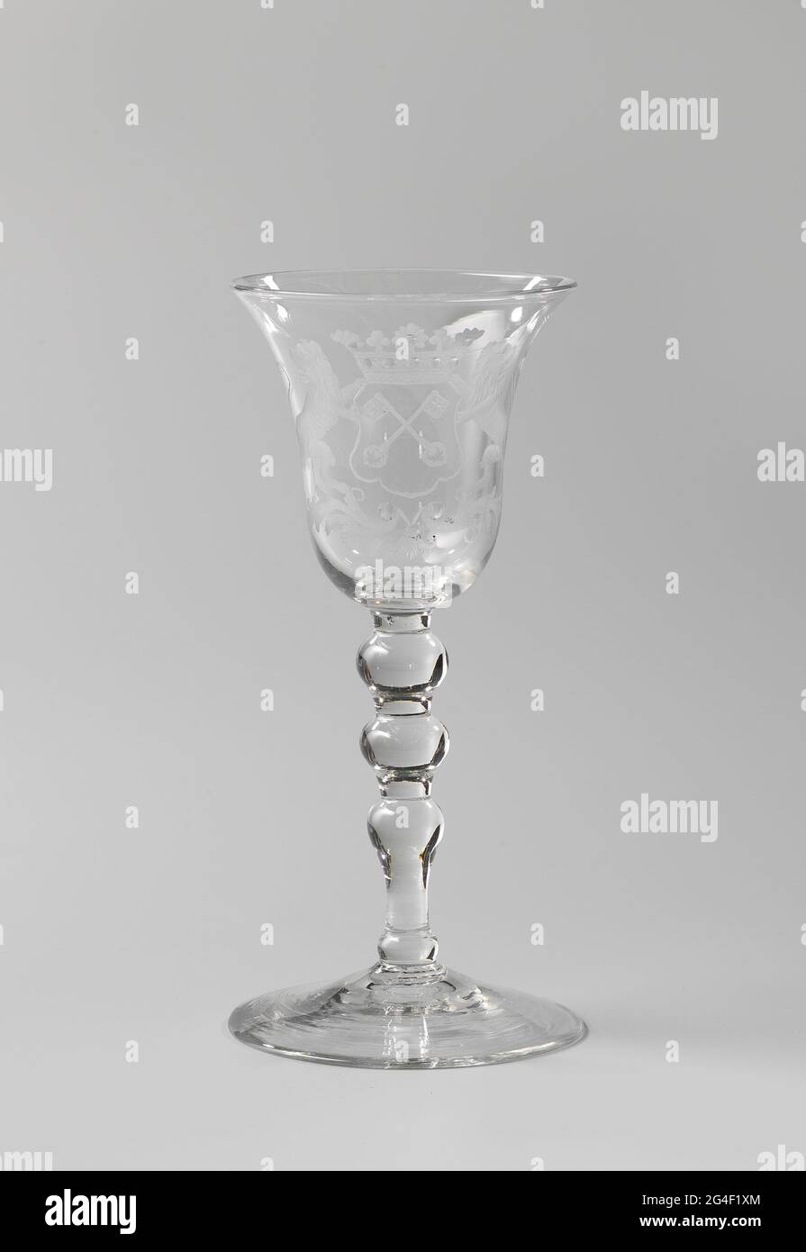 Kelkglas with the weapon of Leiden. High chalice glass with baluster ...