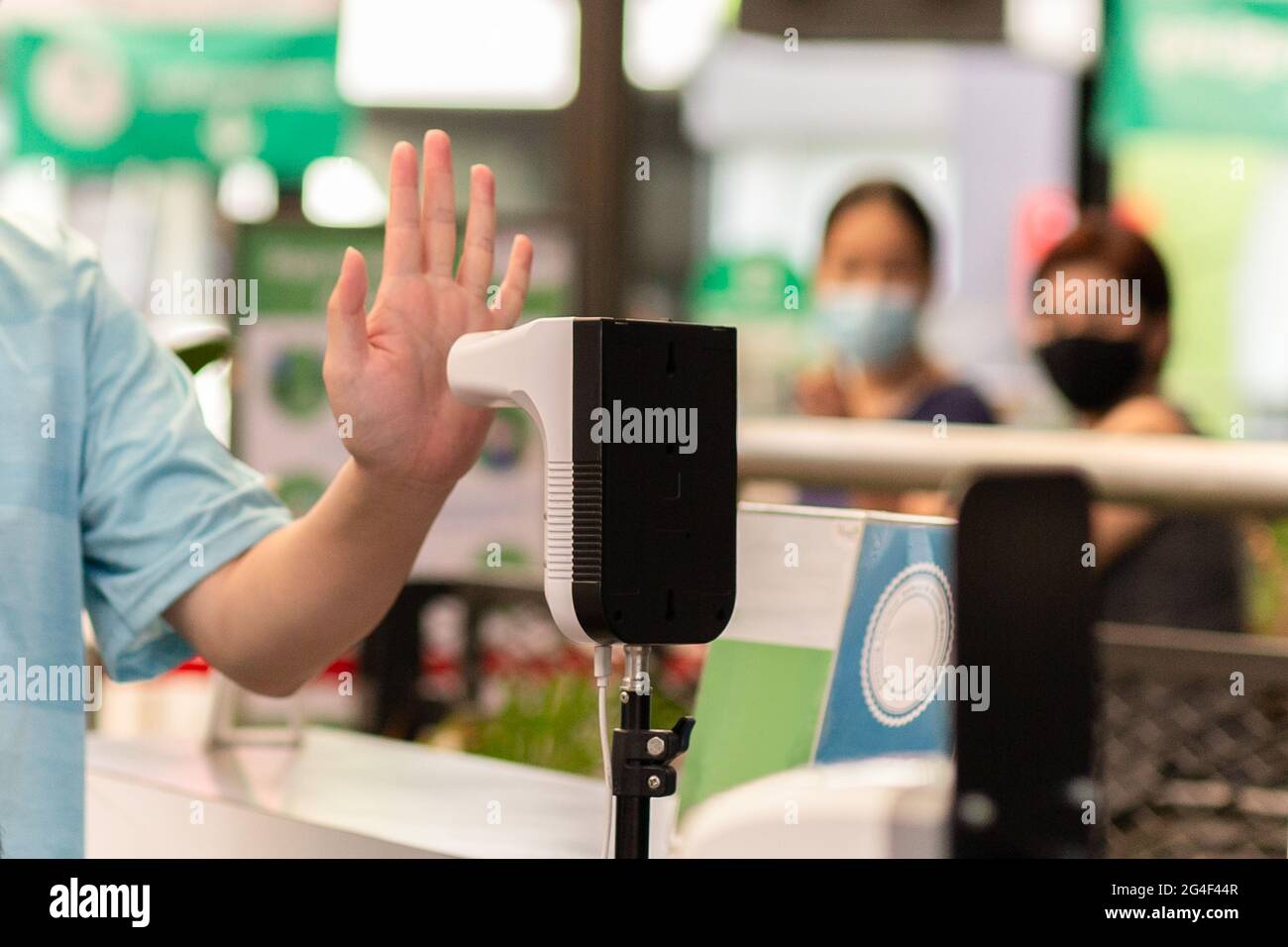 Body temperature monitor hi-res stock photography and images - Alamy